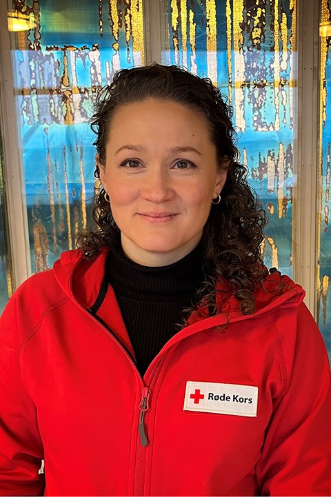 Fra å motta hjelp til å gi støtte - Røde Kors